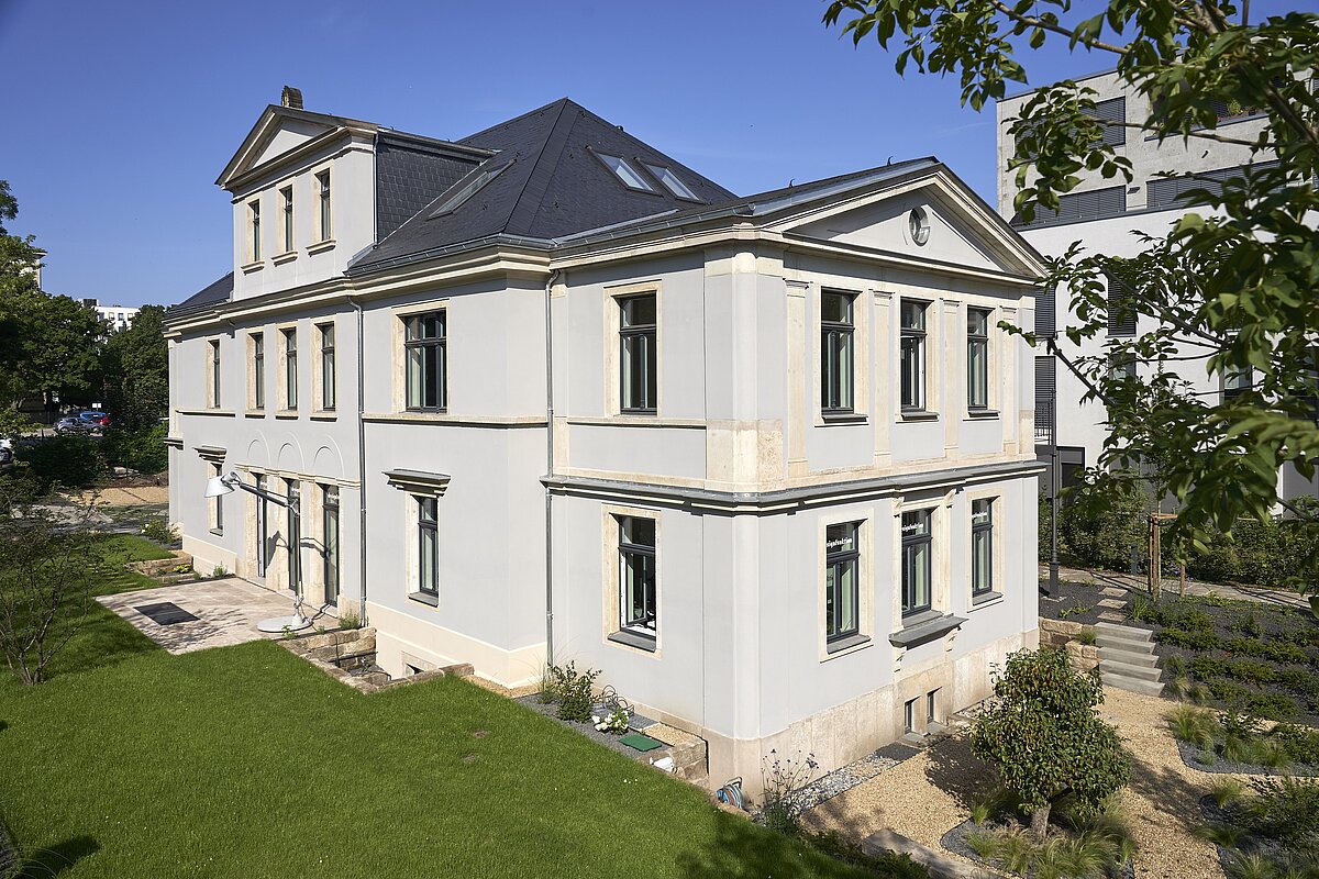 baustoffPARTNER: Hamberger Flooring: HARO stattet Behr`sche Villa mit ...